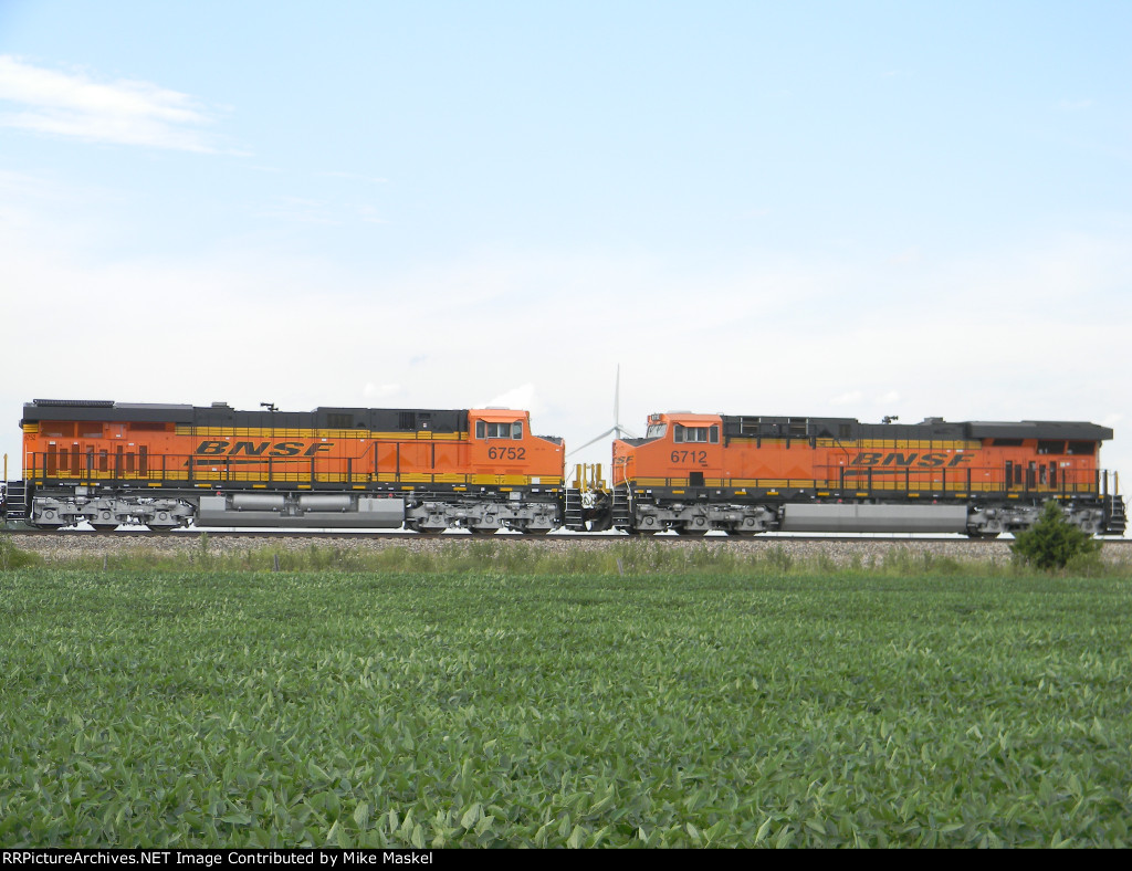 BNSF 6752